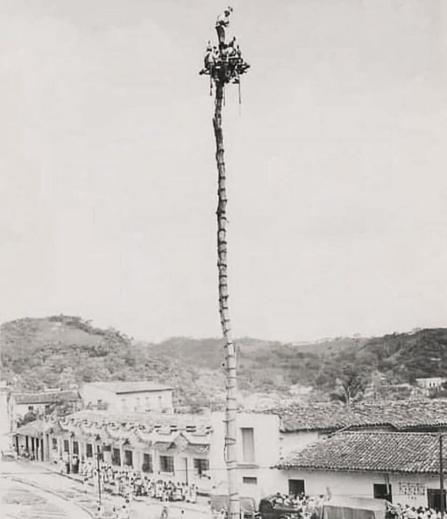 ¿Sabes de donde salen los voladores de Papantla? – Pícale